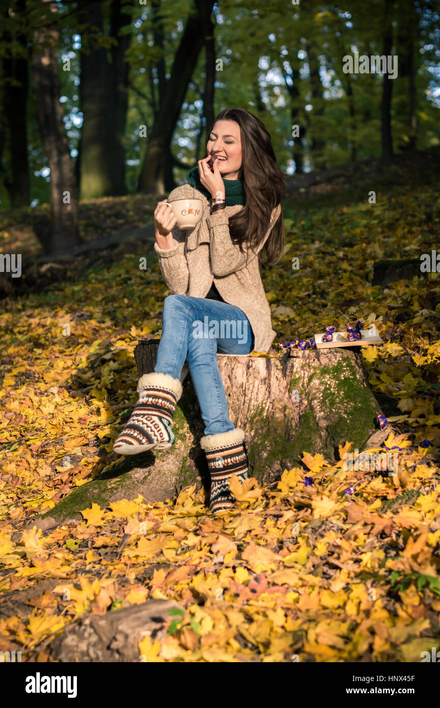 girl sitting on tree stump Stock Photo - Alamy