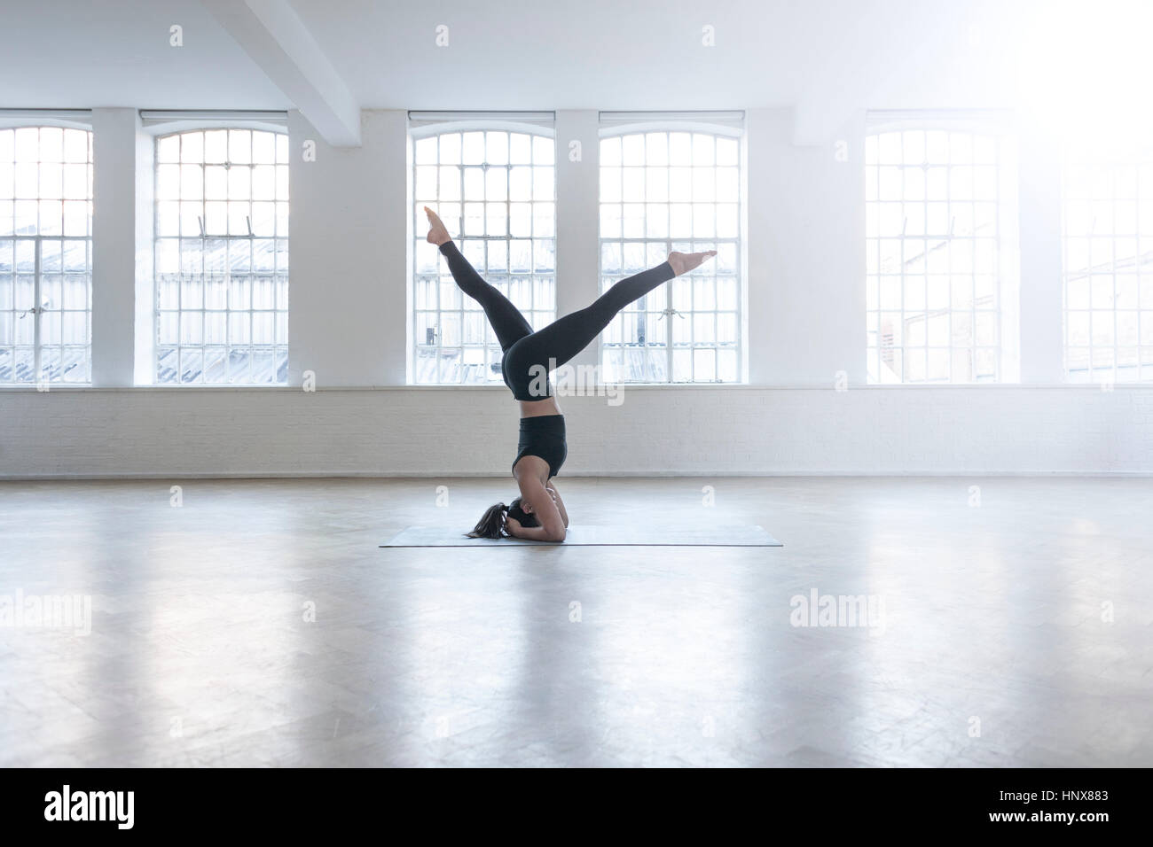 Headstand hi-res stock photography and images - Alamy