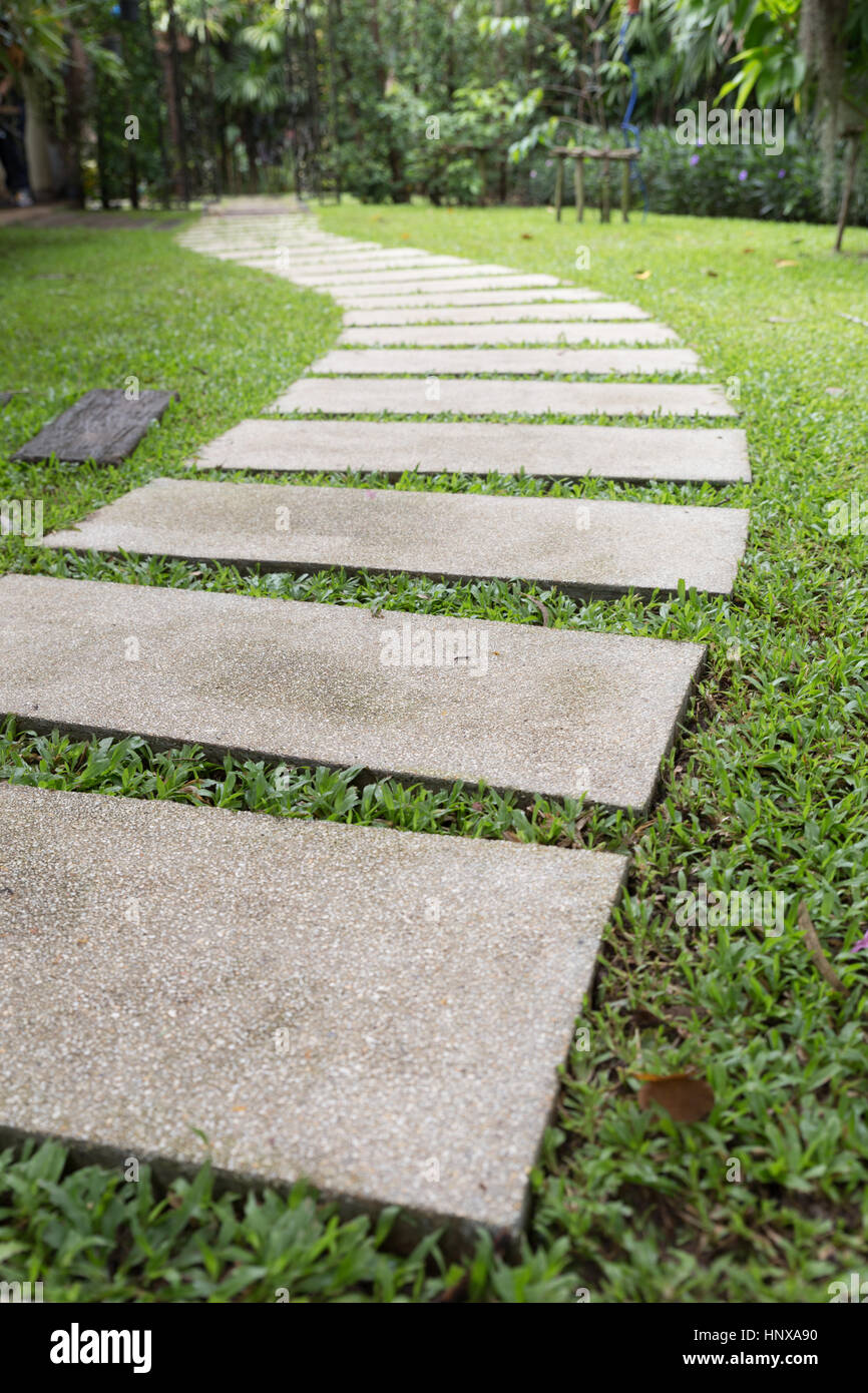 Stepping stone path in lawn hi-res stock photography and images - Alamy