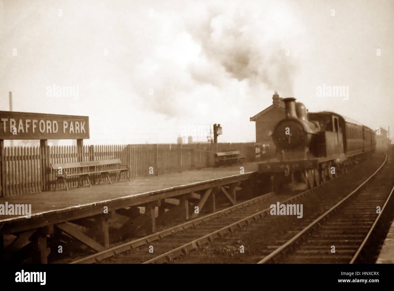 Railway station 1930s hi-res stock photography and images - Alamy