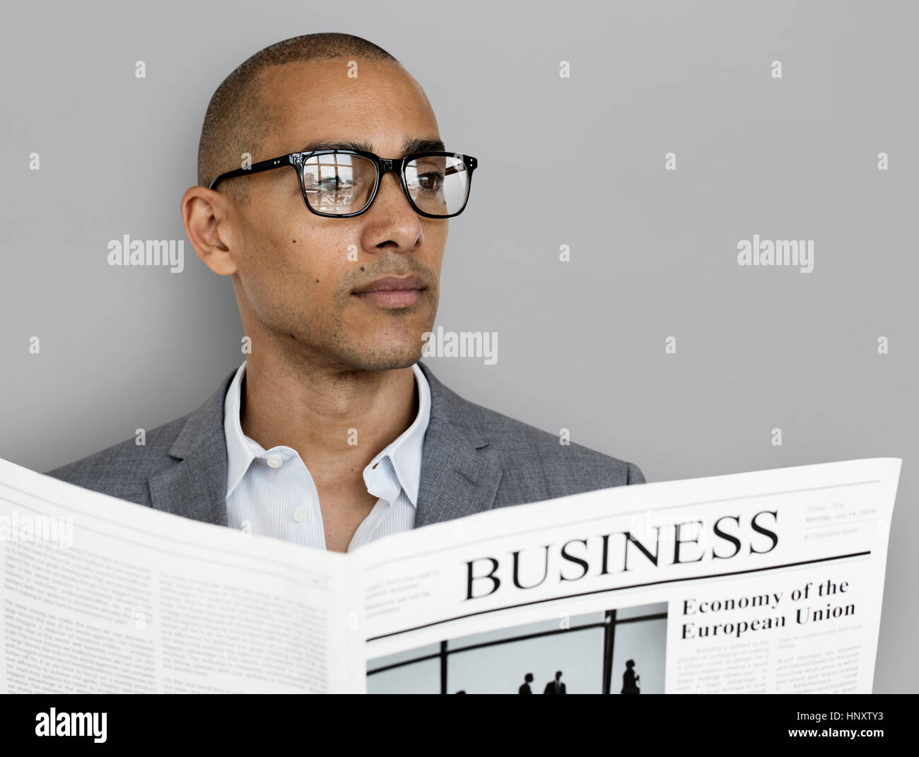Black people read newspaper hi-res stock photography and images - Alamy
