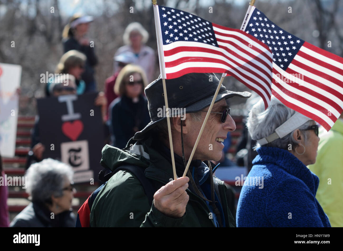 Demonstrate flags hi-res stock photography and images - Alamy