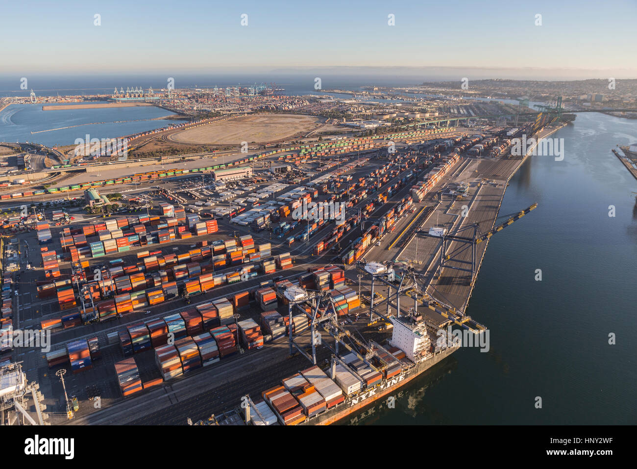Los angeles port containers High Resolution Stock Photography and ...