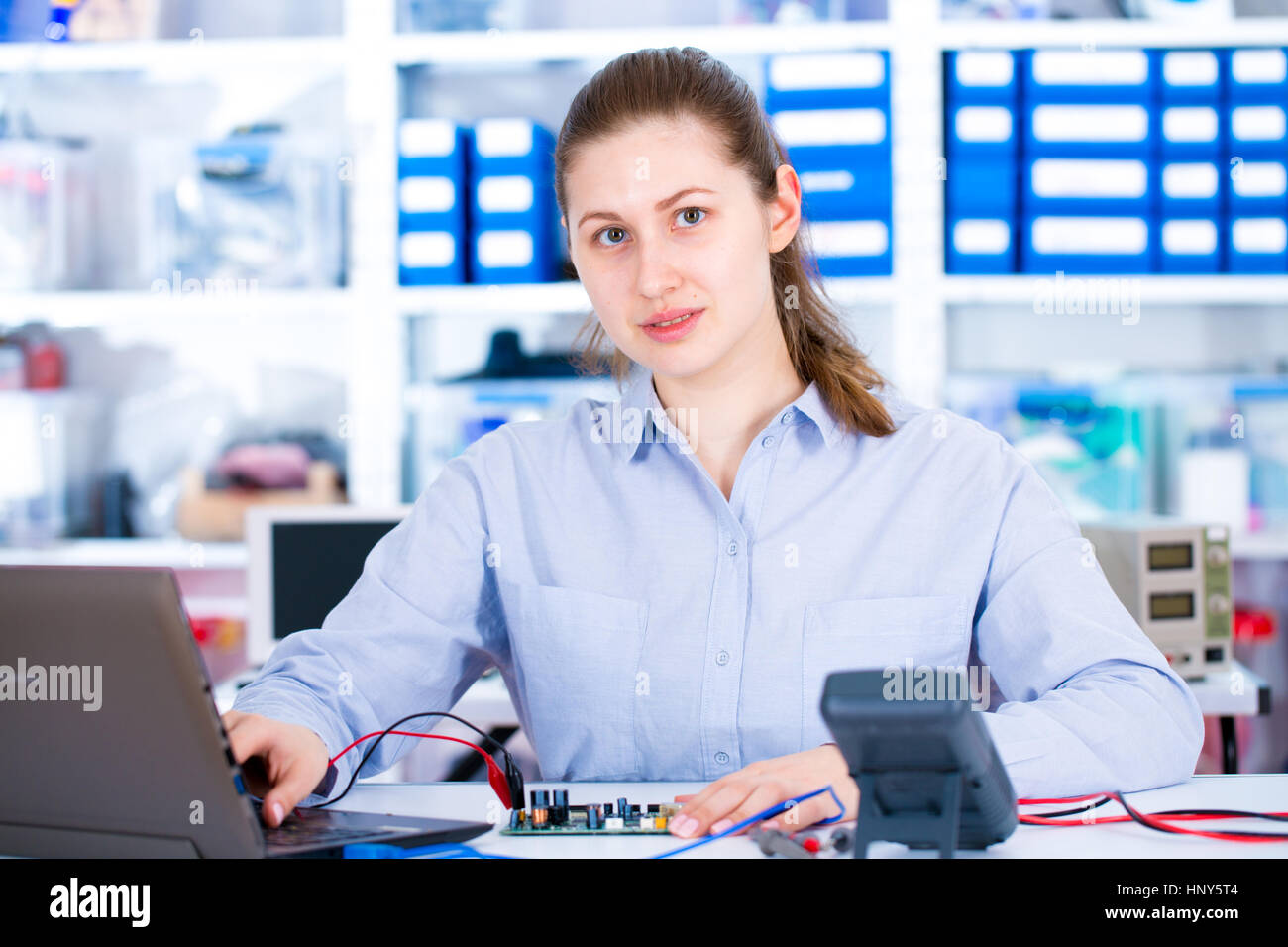 Circuits a hi-res stock photography and images - Alamy