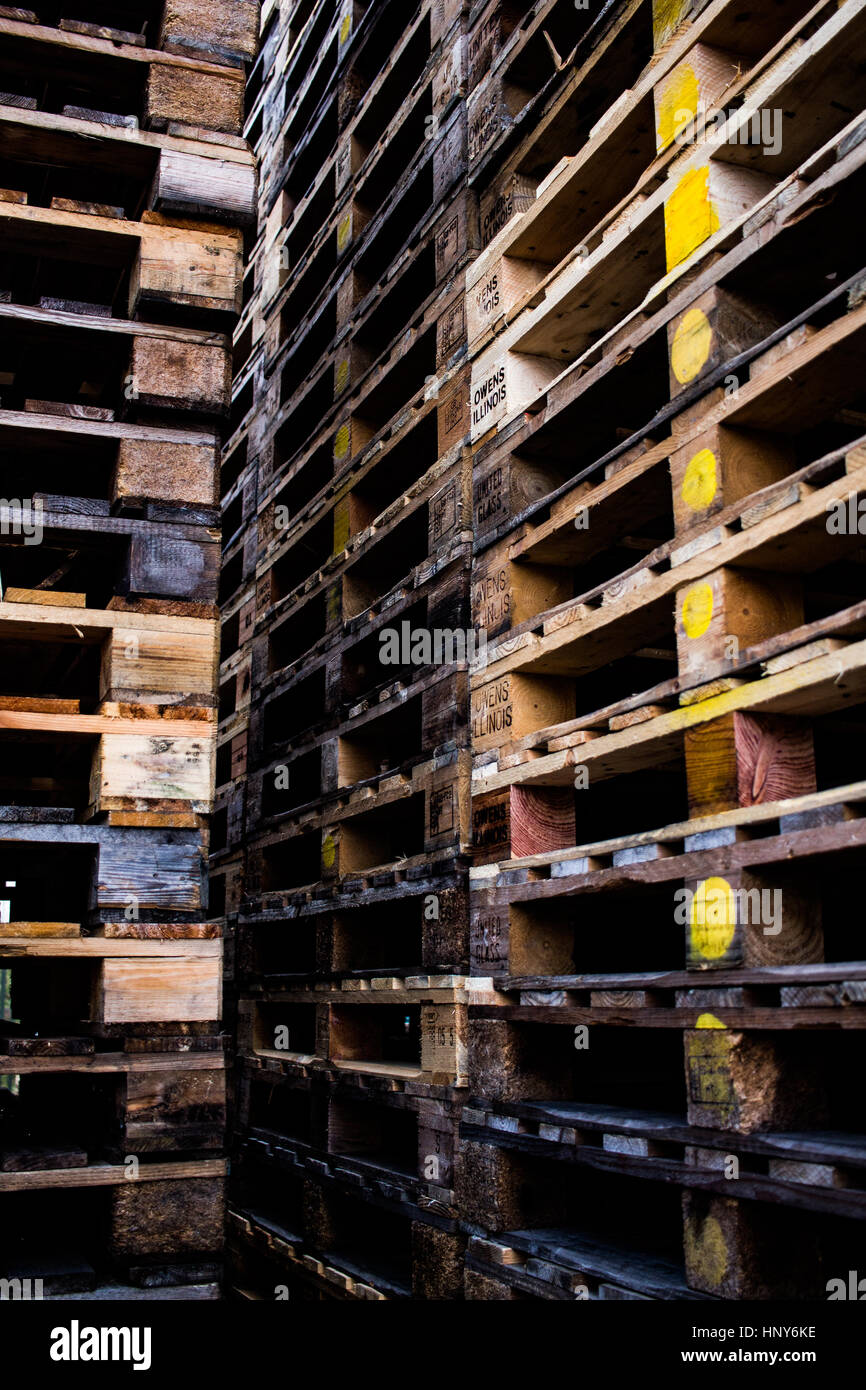 Stack of pallets hi-res stock photography and images - Alamy