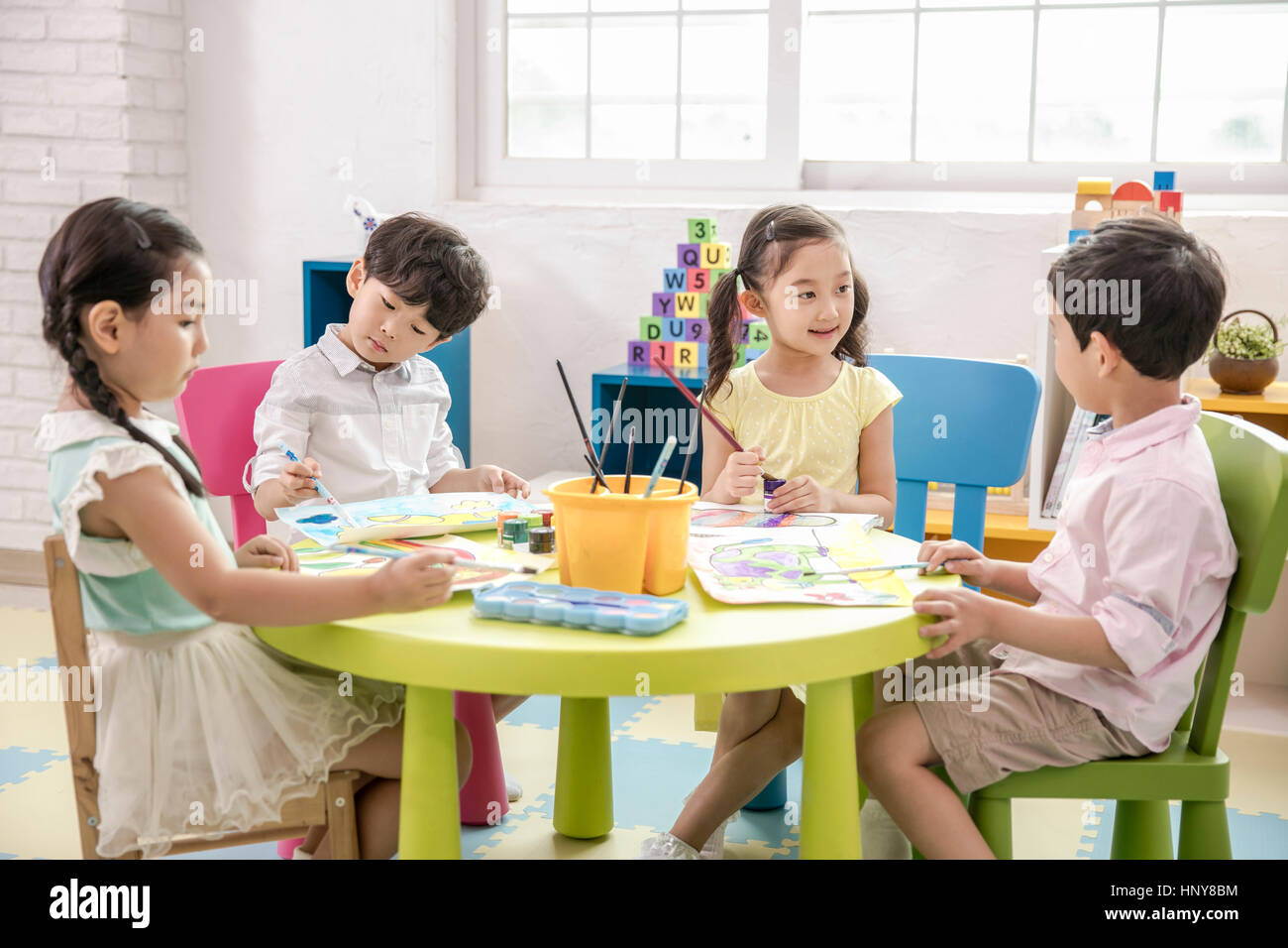 Drawing pictures hi-res stock photography and images - Alamy