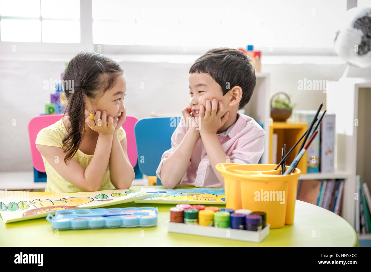 Smiling kindergarten children Stock Photo - Alamy