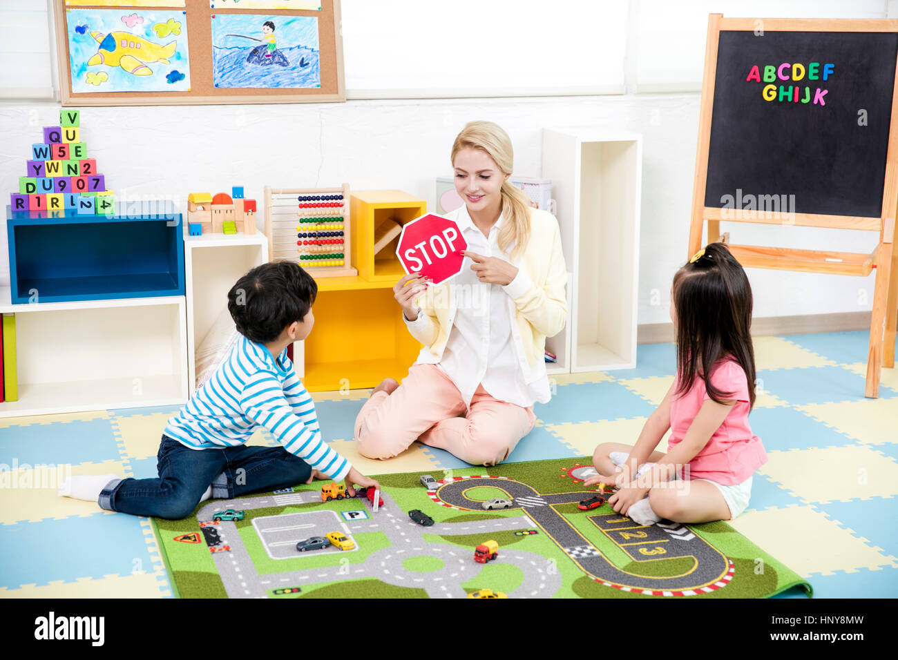 Class with foreign teacher at kindergarten Stock Photo - Alamy