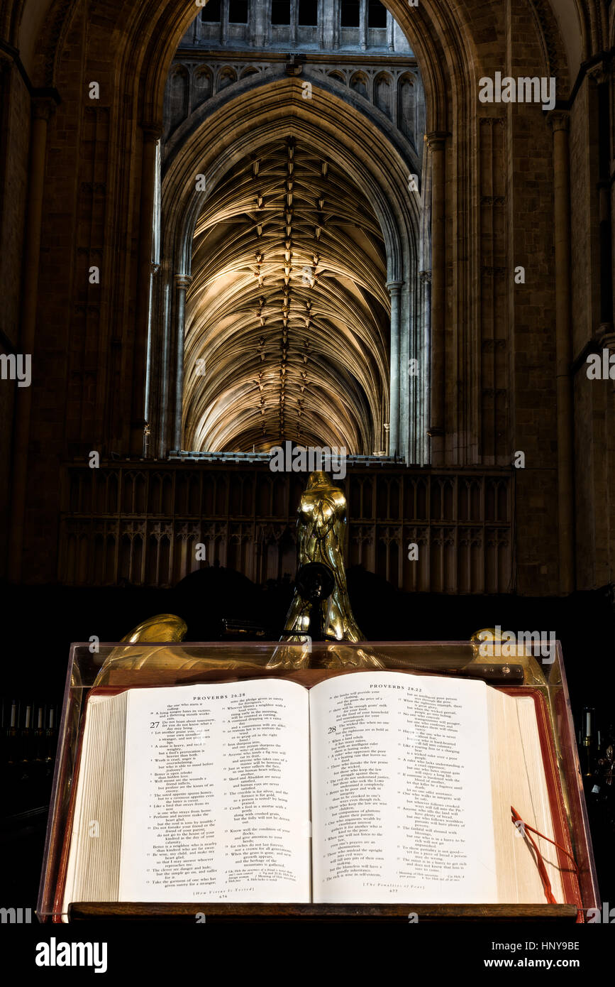 Canterbury cathedral choir hi-res stock photography and images - Alamy