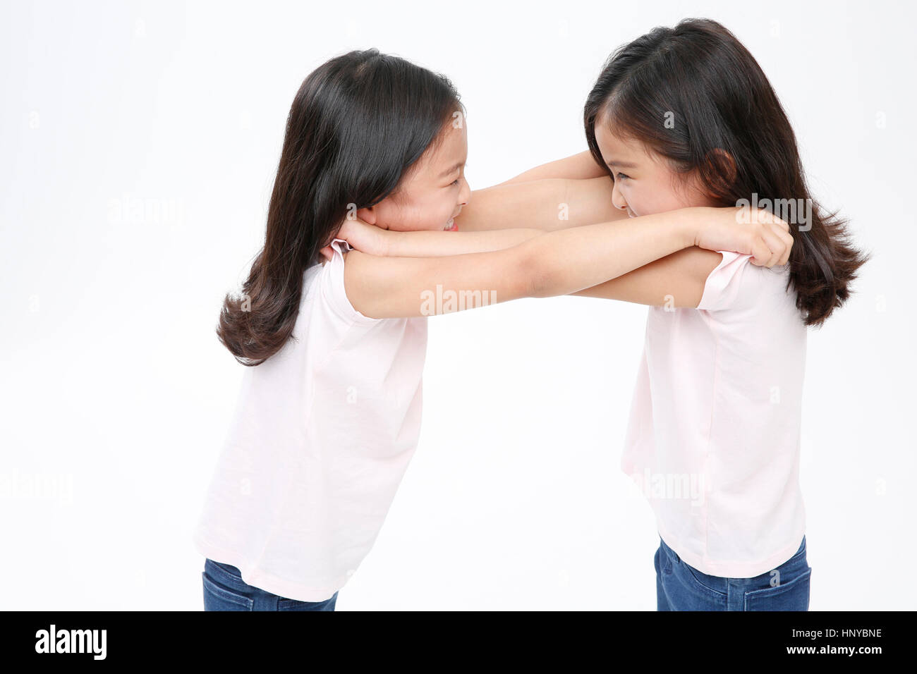 Twin girls fighting Stock Photo - Alamy