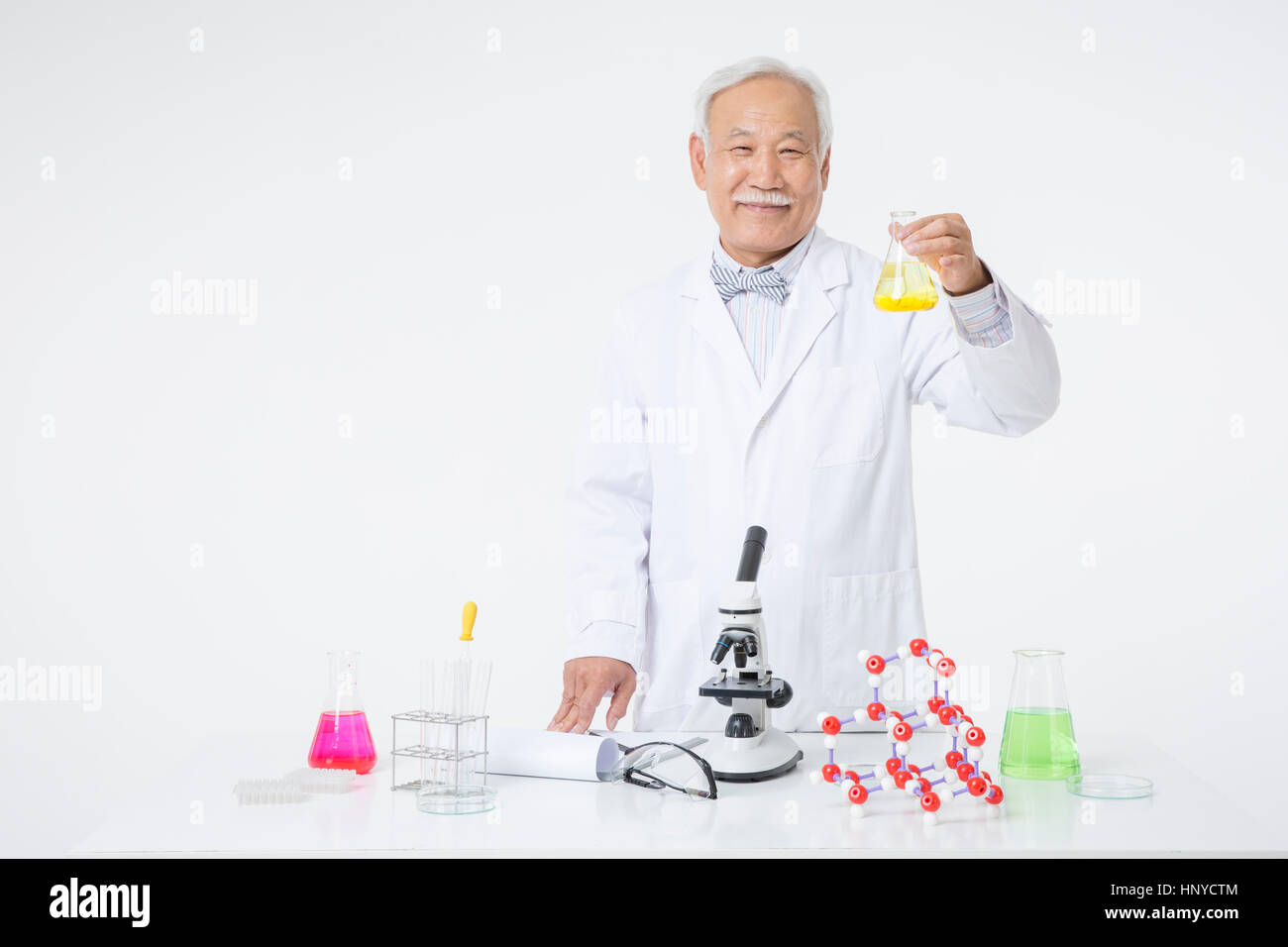 Senior chemist hi-res stock photography and images - Alamy