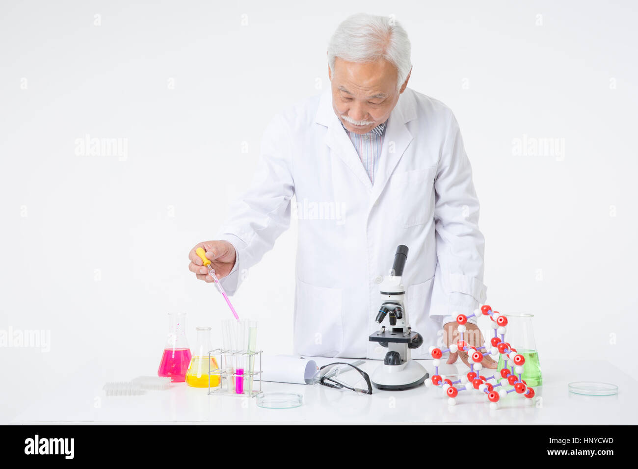 Senior scientist hi-res stock photography and images - Alamy