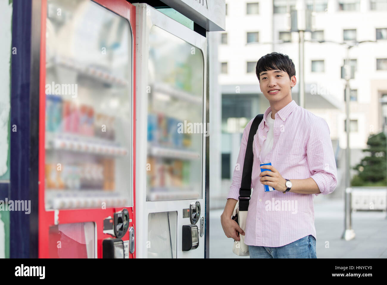 Person vending machine hi-res stock photography and images - Alamy