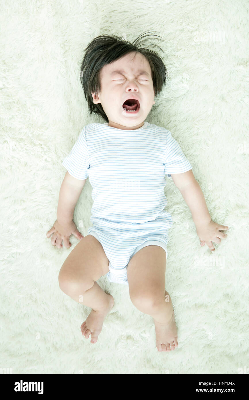 Boy crying hi-res stock photography and images - Alamy
