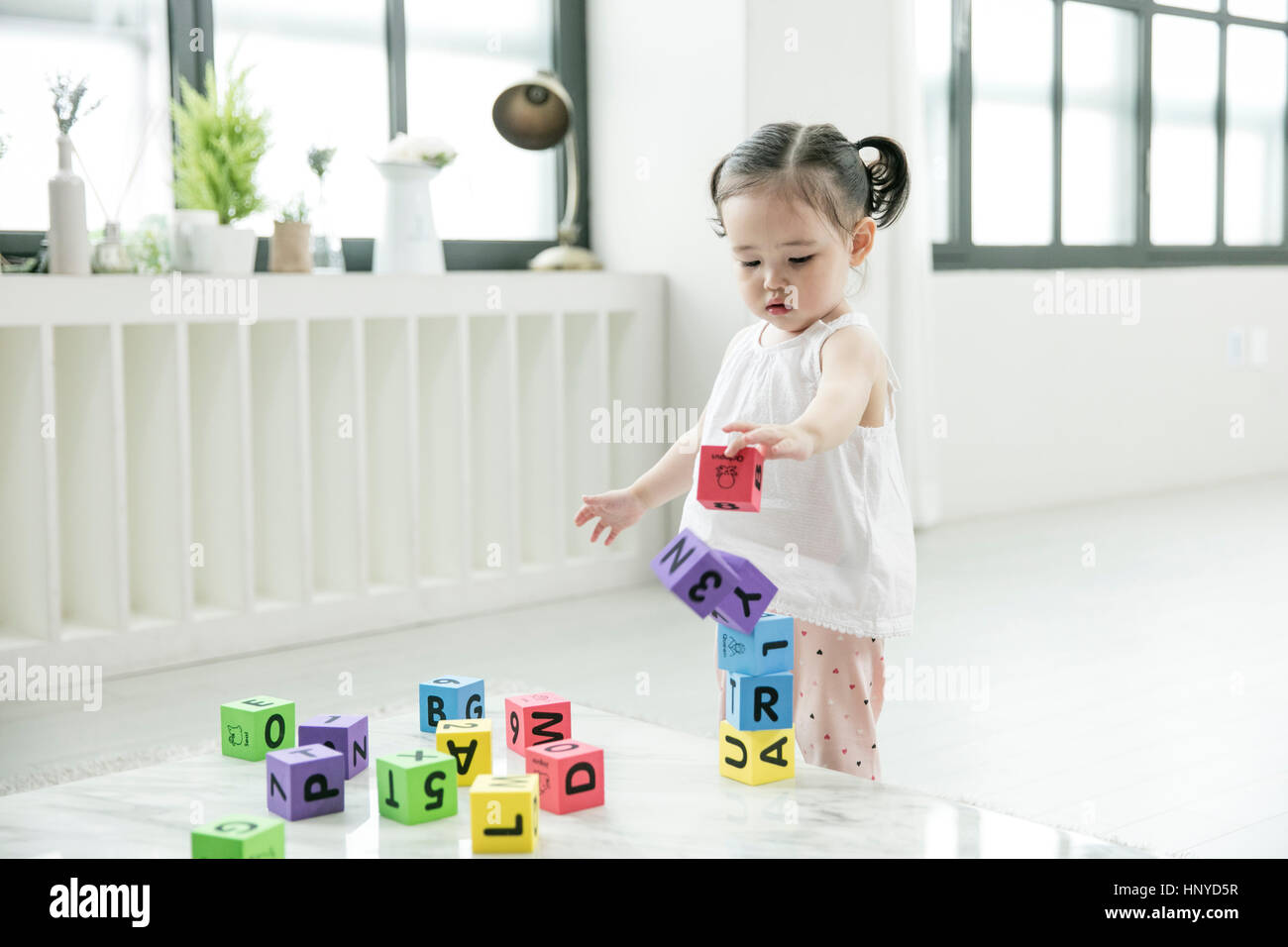 Girl with blocks hi-res stock photography and images - Alamy