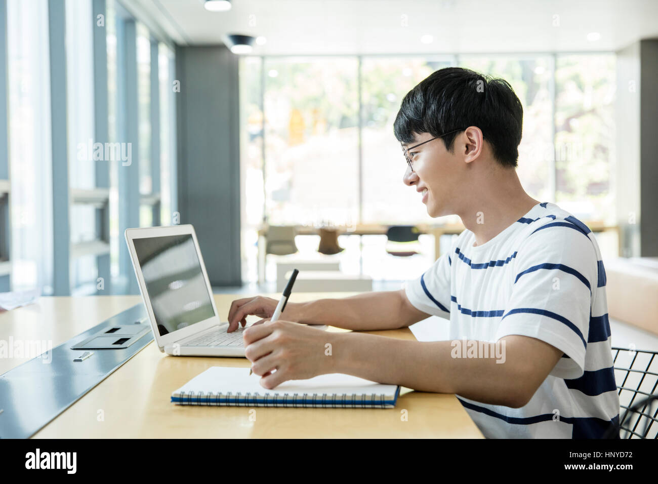 Side view portrait of male college student Stock Photo - Alamy