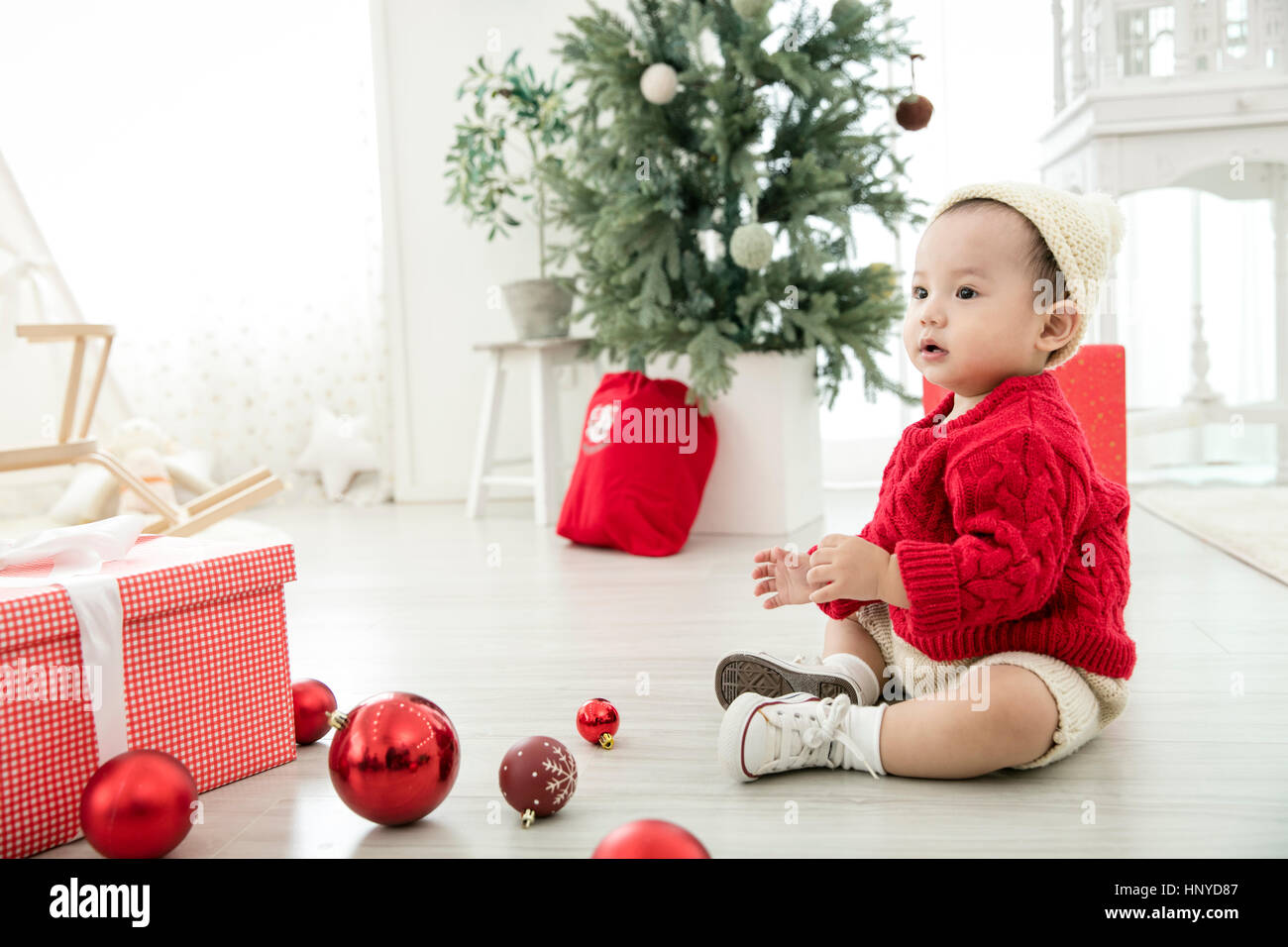 Cute boy christmas sweater hi-res stock photography and images - Alamy