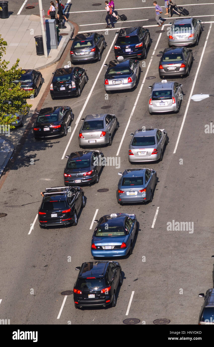 Many cars on road hi-res stock photography and images - Alamy