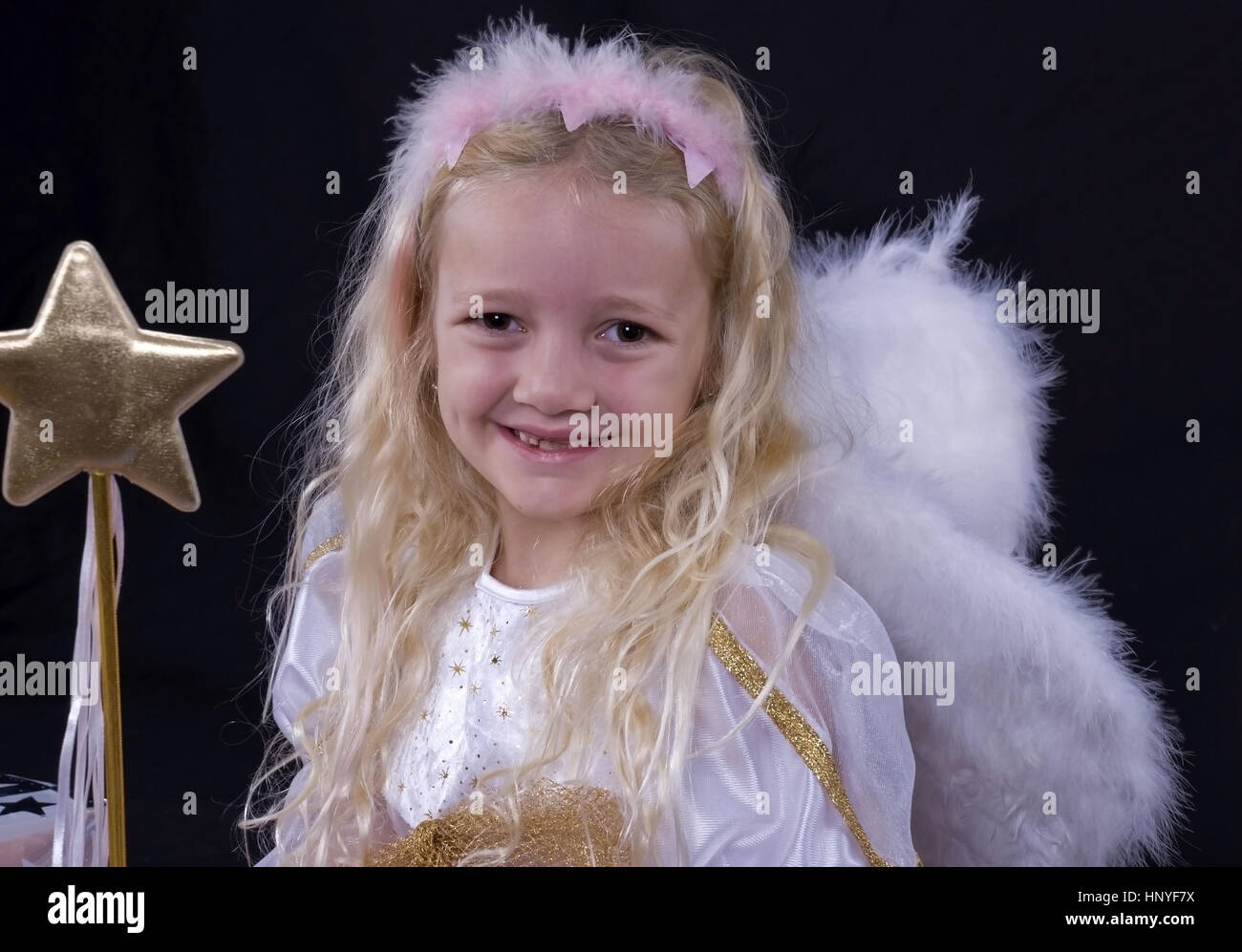 Model release , Maedchen, 7 Jahre, als Engel verkleidet - christmas ...