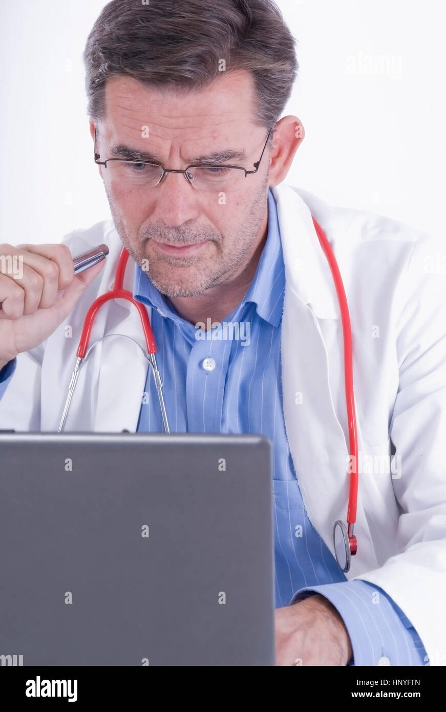 Model release , Arzt mit Laptop - doctor using laptop Stock Photo - Alamy