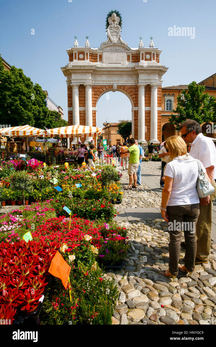 Balconi fioriti hi-res stock photography and images - Alamy