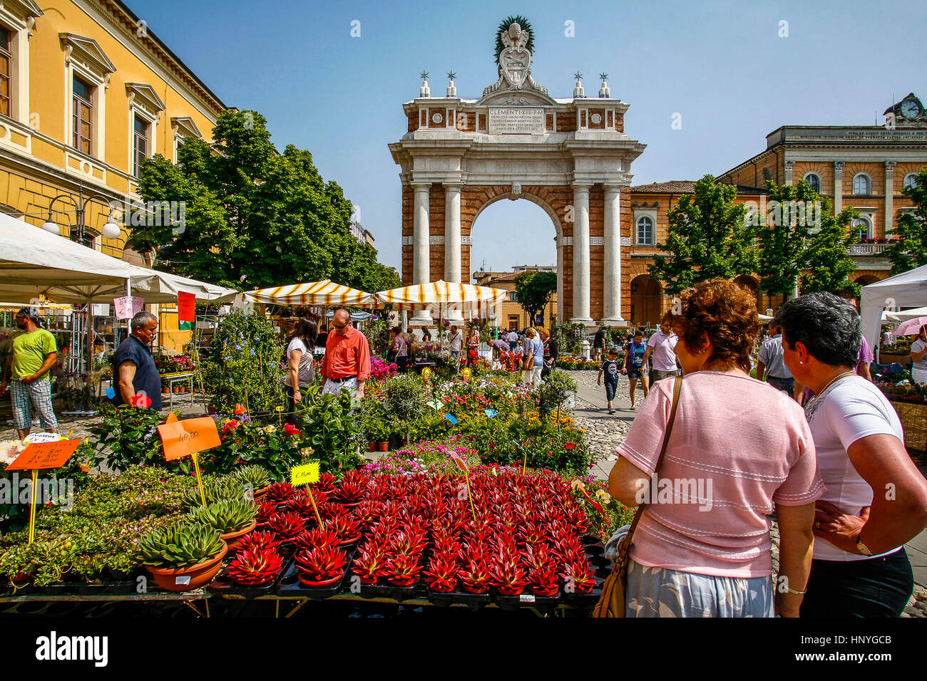 Balconi fioriti hi-res stock photography and images - Alamy