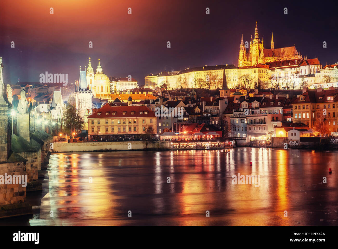 View charles bridge praha castle hi-res stock photography and images ...