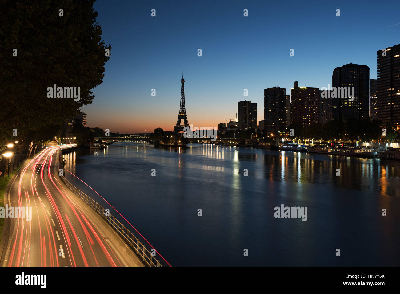 Nightlife on river street hi-res stock photography and images - Alamy