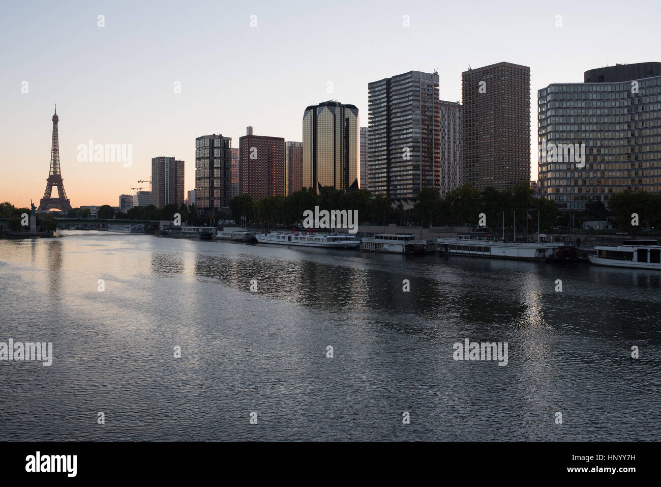 Buildings along seine river hi-res stock photography and images - Alamy