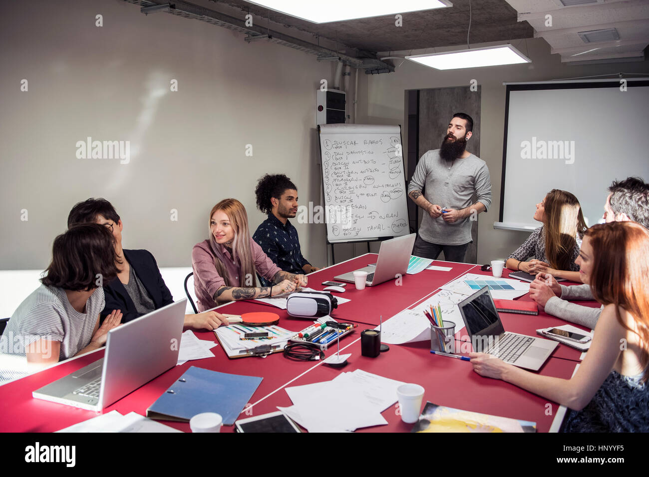 Colleagues brainstorming in meeting Stock Photo - Alamy