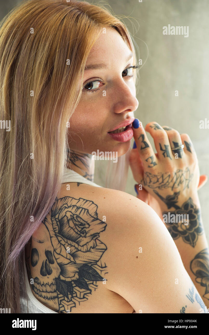 Woman looking over shoulder with air of suspicion Stock Photo - Alamy