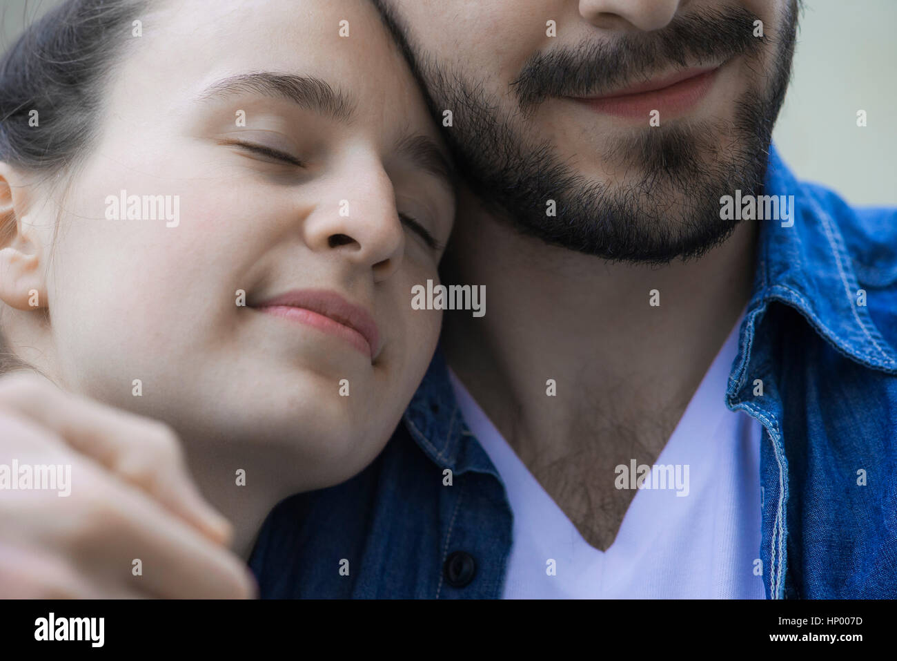 Putting arm around shoulder hi-res stock photography and images - Alamy