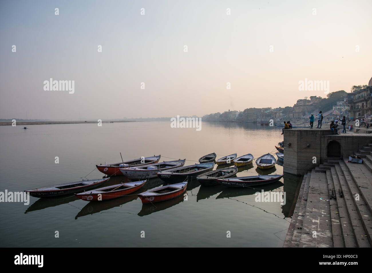 Varanasi bathing 2017 hi-res stock photography and images - Alamy