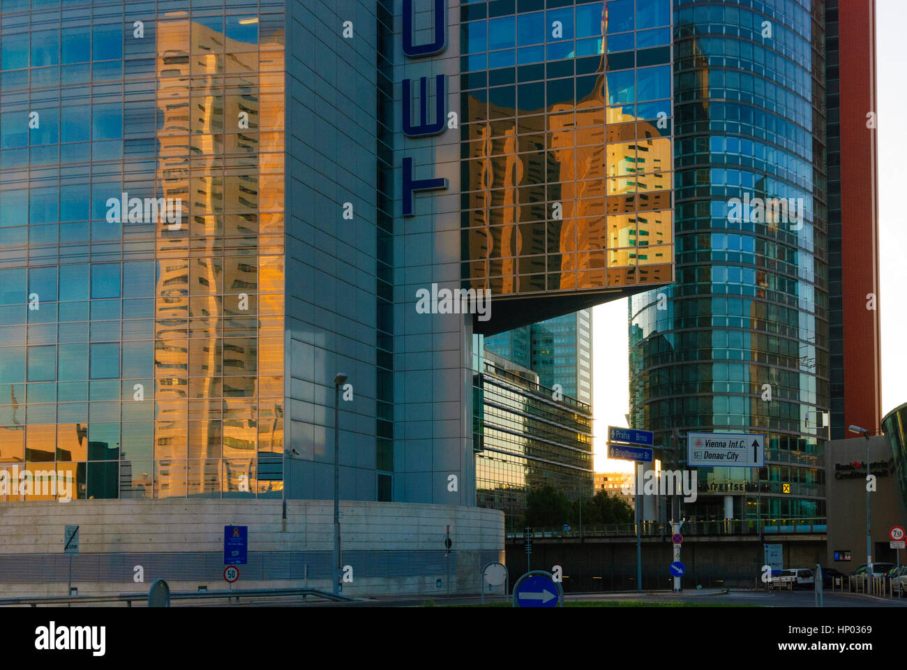 Building techgate hi-res stock photography and images - Alamy
