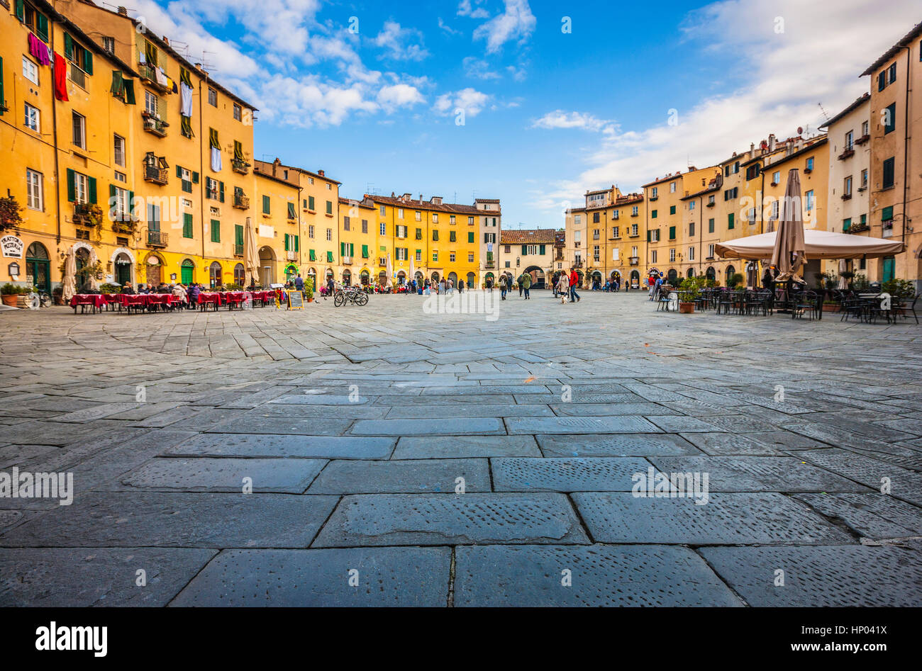 Piazza dell'Anfiteatro, Lucca, Italy Stock Photo - Alamy