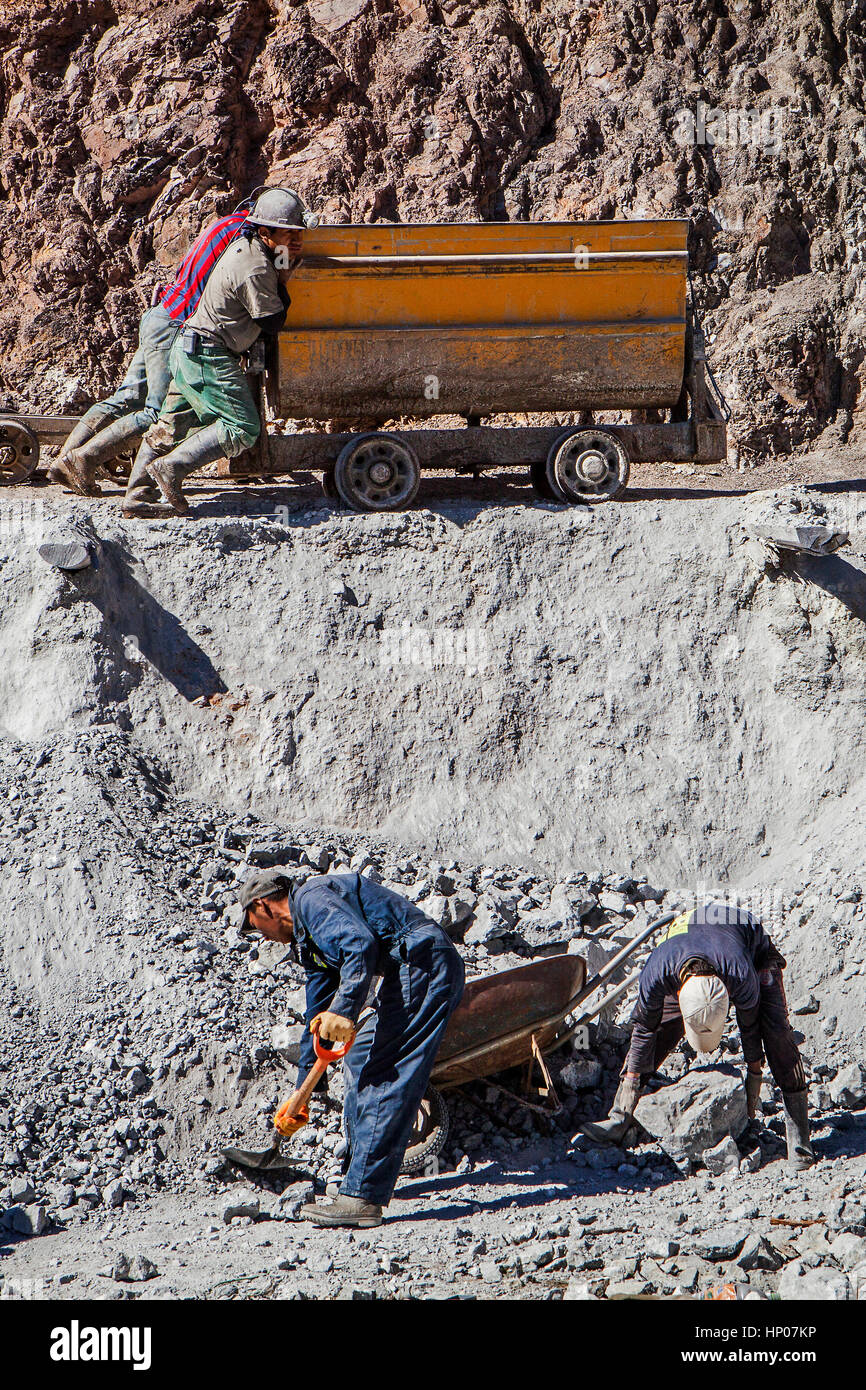 Miners at Pailaviri mine, Cerro Rico, Potosi, Bolivia Stock Photo - Alamy