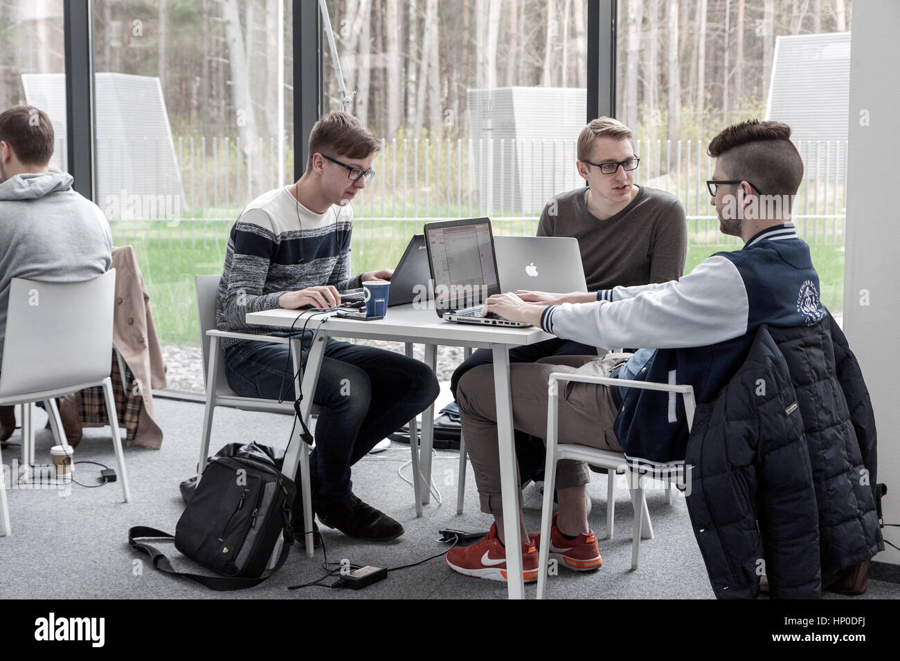 Coworking group hi-res stock photography and images - Alamy