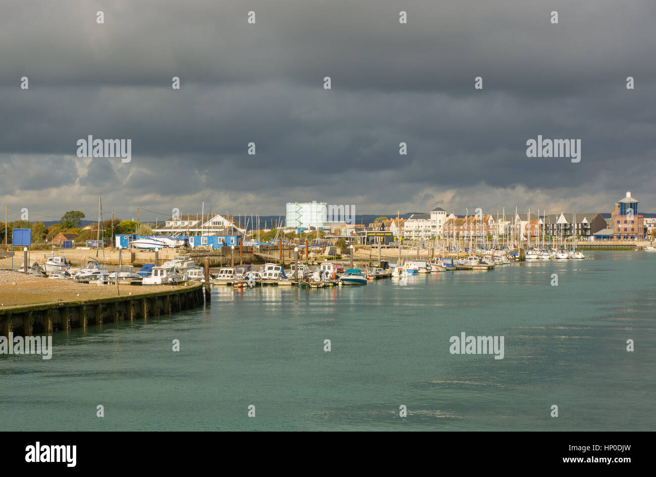 River Arun running out through Littlehampton Harbour in West Sussex ...
