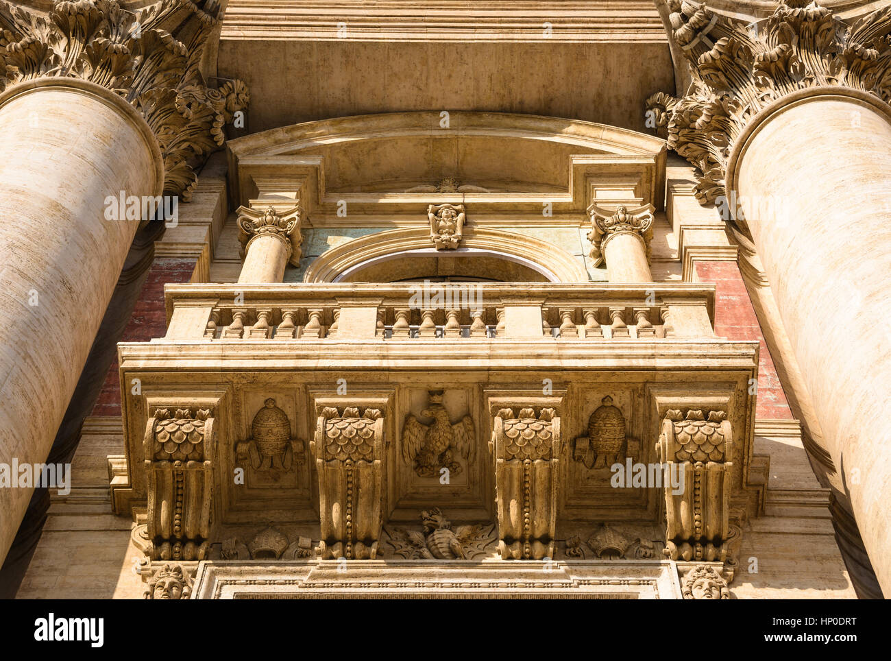 St. Peter's Basilica balcony used by Pope to address mass groups of ...