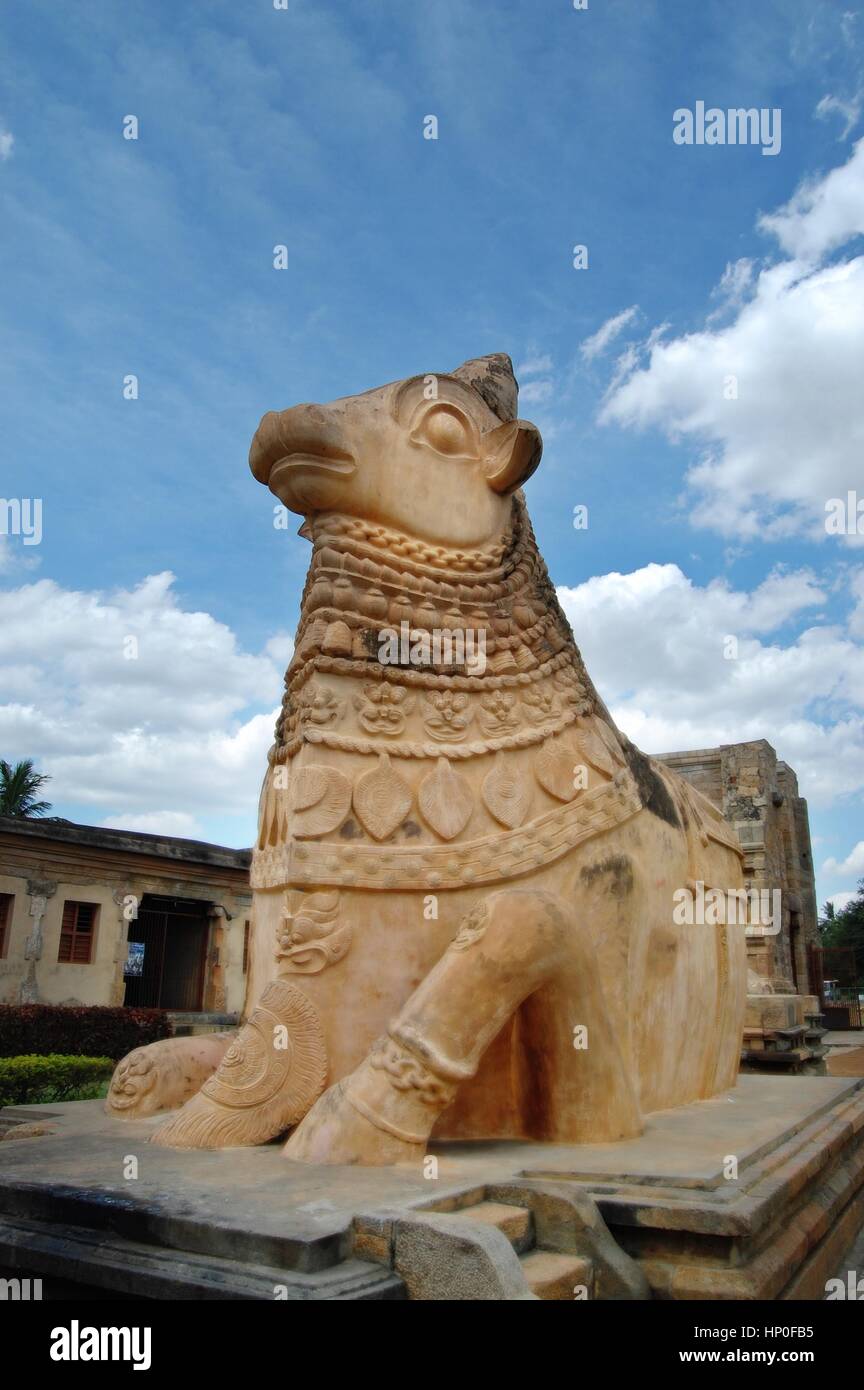 Large stone Nandi statue at a Hindu temple, Tamil Nadu, South India ...