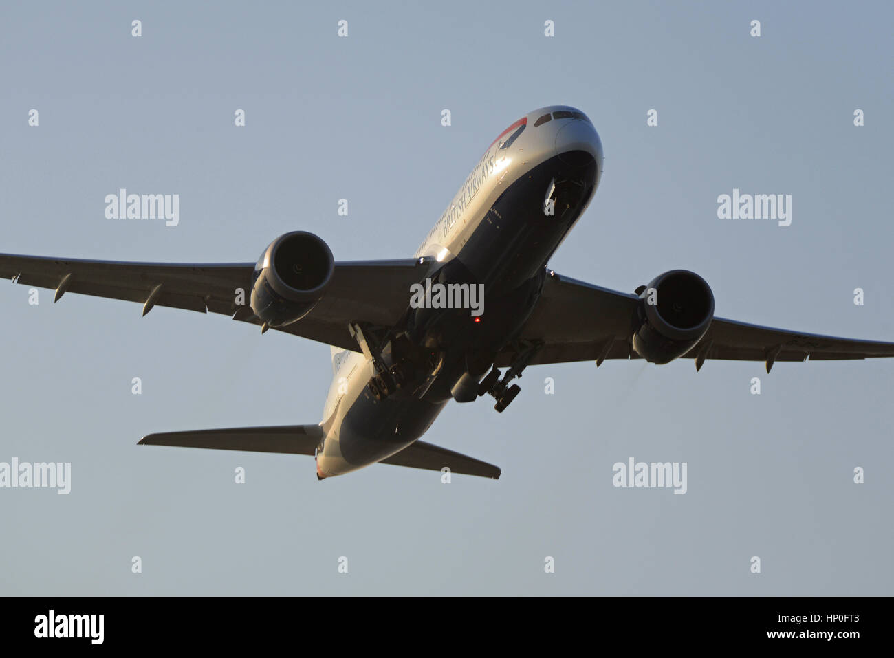 Boeing 787 taking off hi-res stock photography and images - Alamy