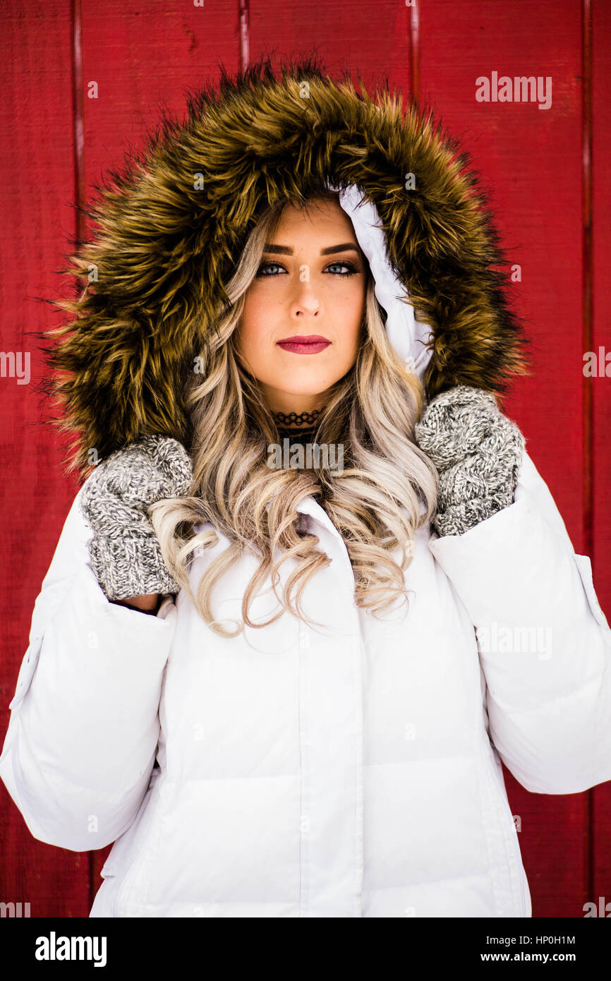 Wind snow parka hi-res stock photography and images - Alamy