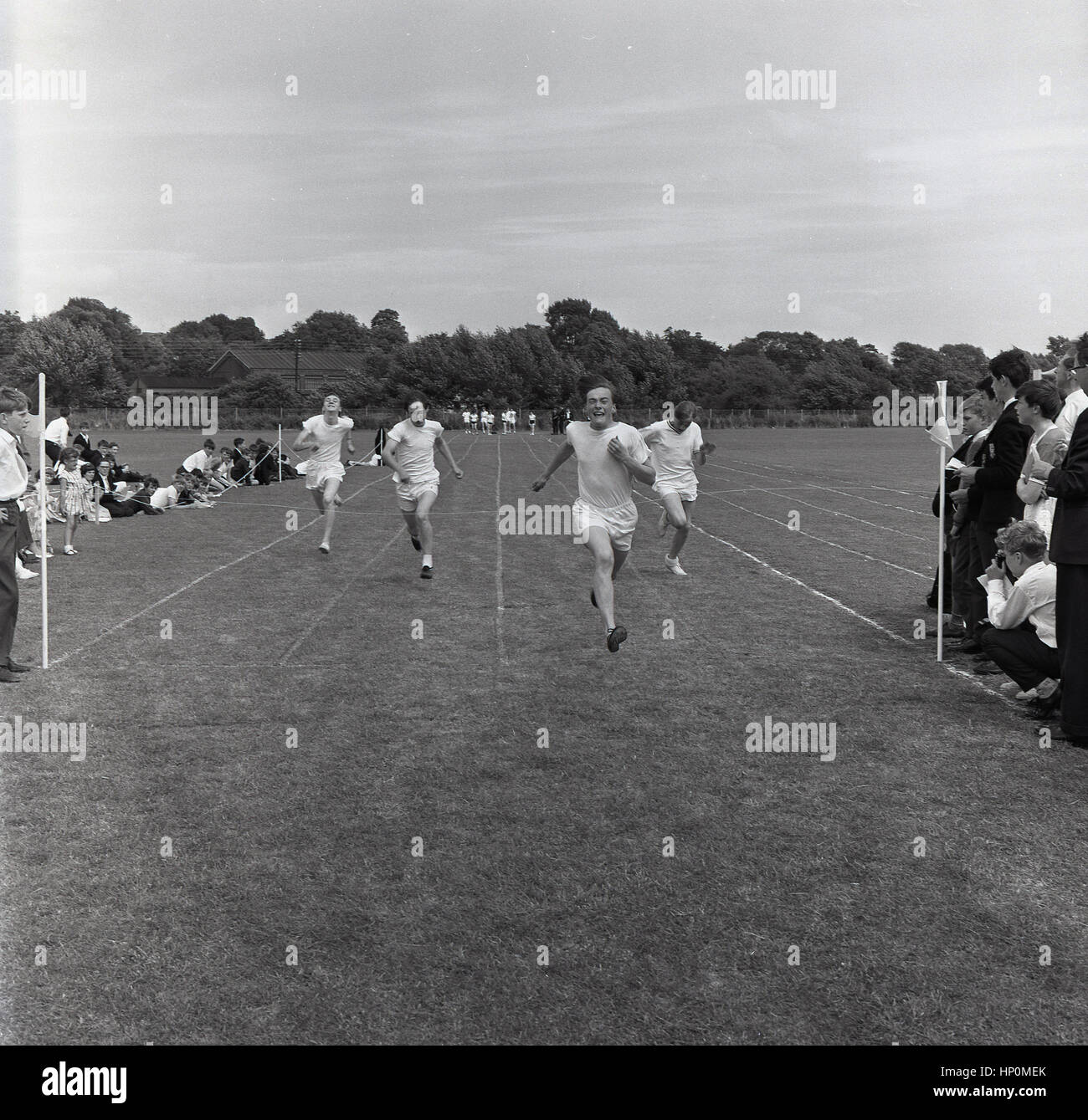 1960s historical school sports day hi-res stock photography and images ...