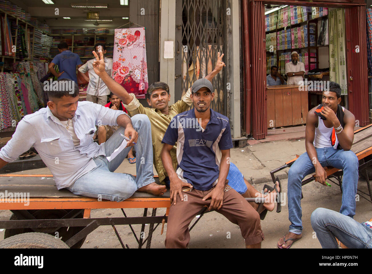 Young men of sri lanka hi-res stock photography and images - Alamy