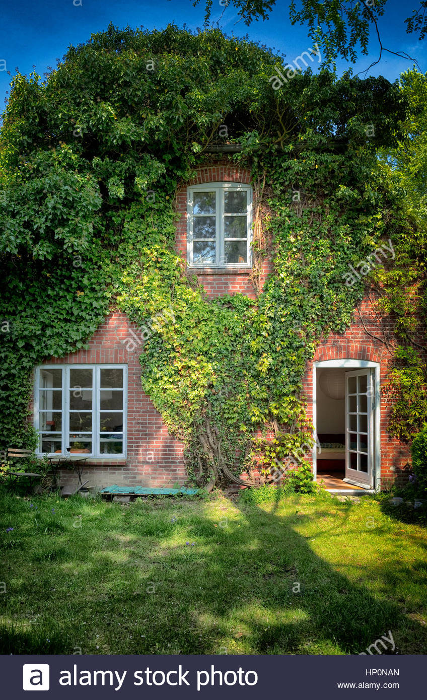 Brick Farmhouse Stock Photos & Brick Farmhouse Stock Images - Alamy