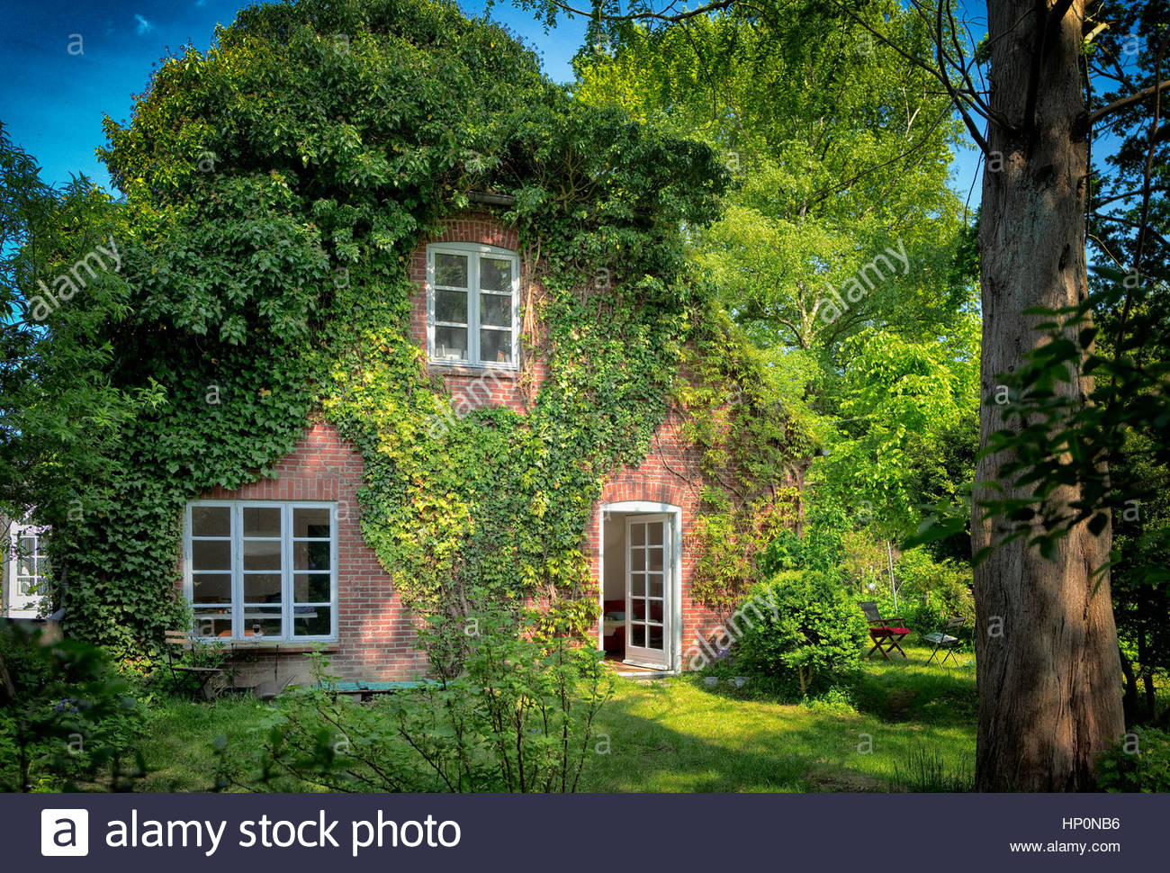Brick Farmhouse Stock Photos & Brick Farmhouse Stock Images - Alamy