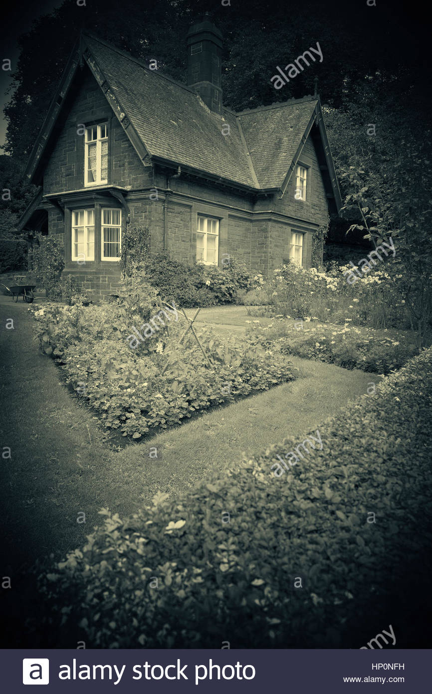 Spooky Cottage Stock Photos & Spooky Cottage Stock Images - Alamy