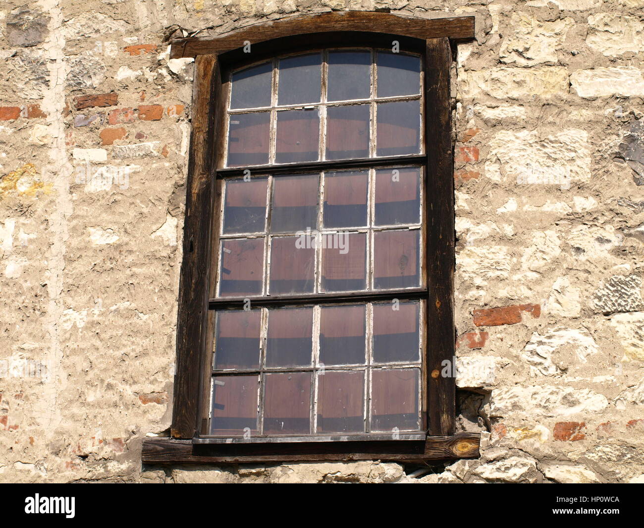 Window in old building Stock Photo - Alamy