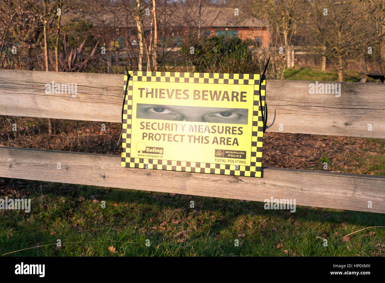 Thieves beware sign hi-res stock photography and images - Alamy