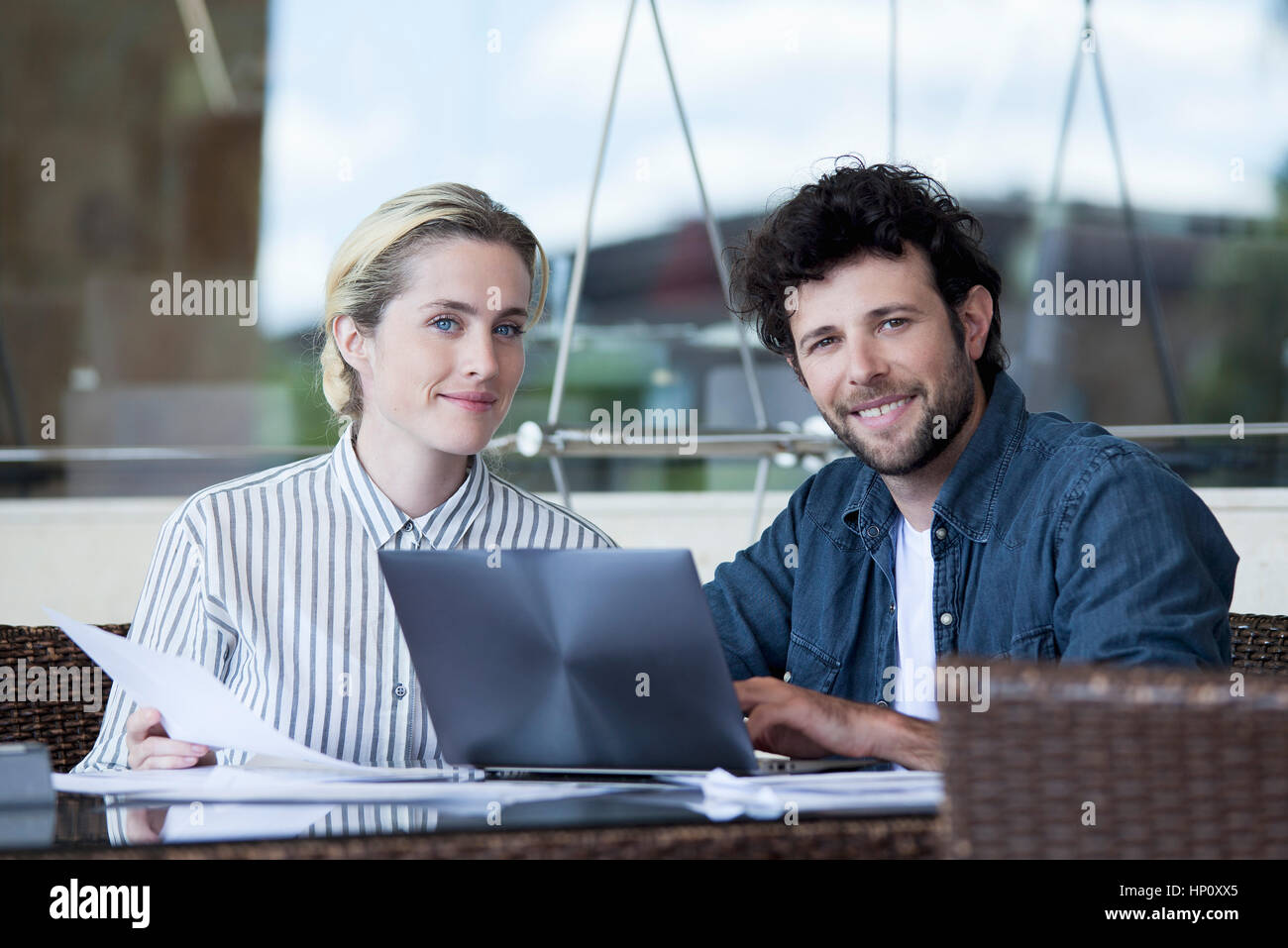 Couple using laptop computer together Stock Photo - Alamy